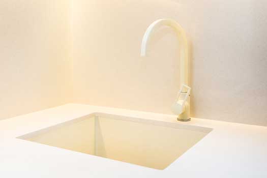 5 Crucial Tips for Cleaning Quartz in Your Bathroom – Granite Gold®